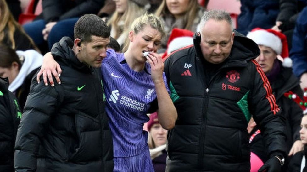 Gemma Bonner: Liverpool defender 'knocked unconscious' in WSL win at ...