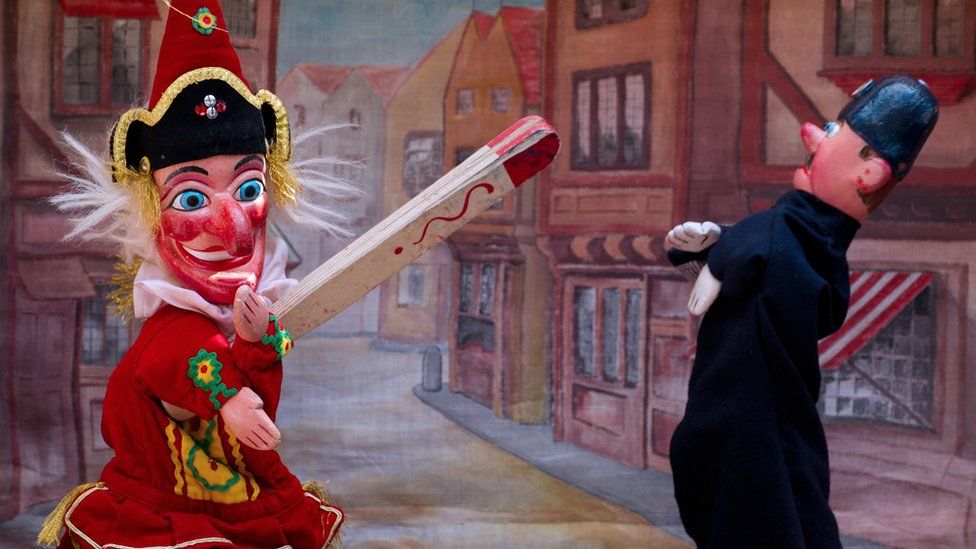 Author draws inspiration from puppets and historical fire - BBC News