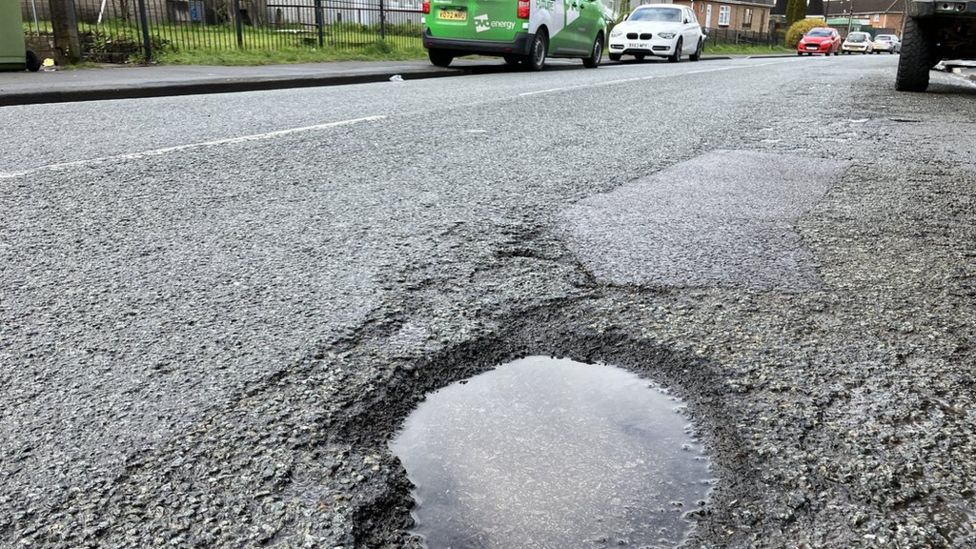 Paignton road to be closed for weeks for rebuild - BBC News