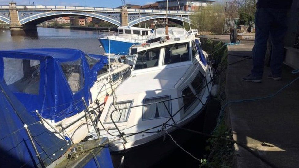 Concerns after Tees Barrage fault causes water level drop - BBC News