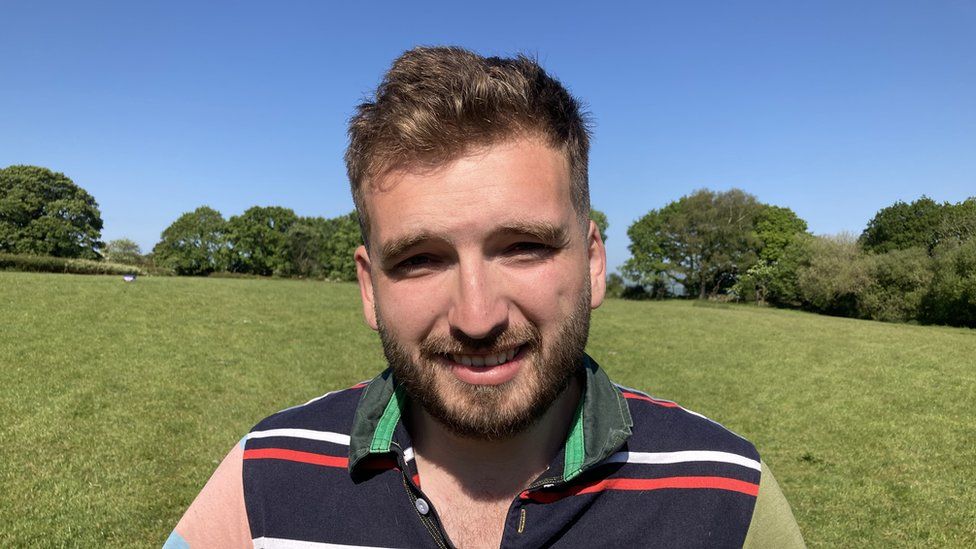 'Gallai ffermwyr golli swyddi heb help i gyrraedd sero net' - BBC Cymru Fyw