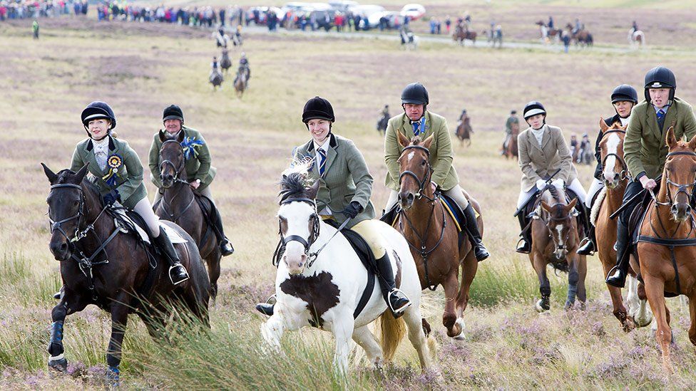 In pictures: Lauder Common Riding - BBC News