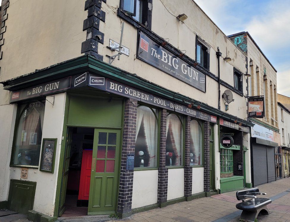 Regulars drown sorrows as 'historic' Sheffield pub shuts after 227 ...
