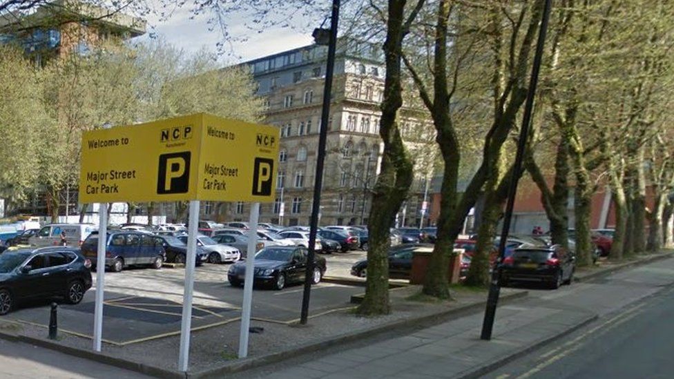 Two women and a man sought over Manchester robbery and rape - BBC News