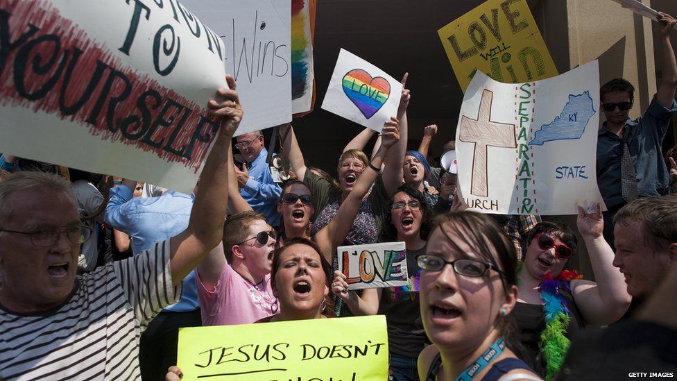 Holdout Kentucky County Issues Gay Marriage Licences Bbc News