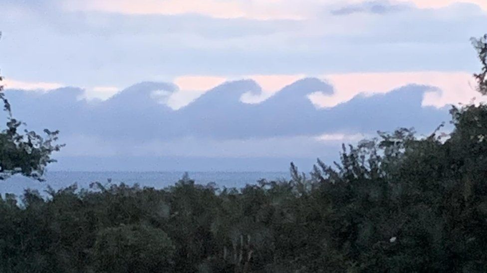 Rare Kelvin-Helmholtz wave clouds spotted off Norfolk coast - BBC News
