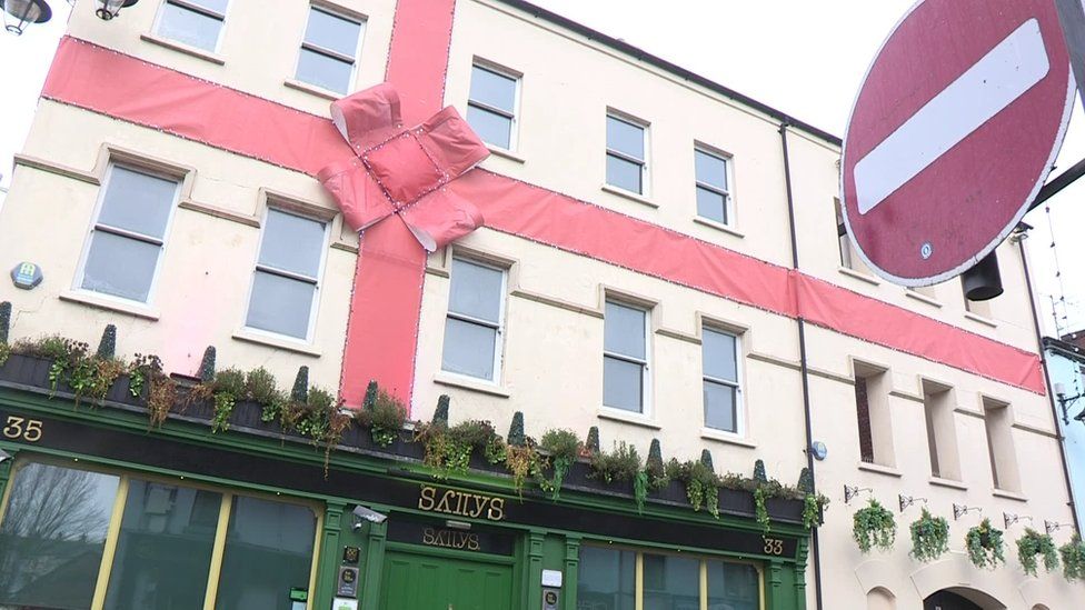 Covid-19: Lockdown restrictions lift across NI - BBC News