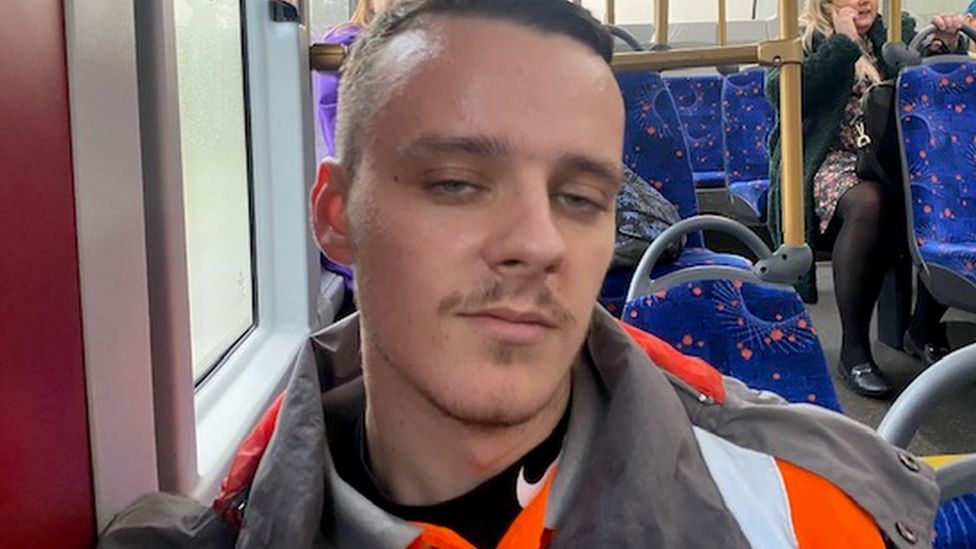 New Telford bus service to help commuters - BBC News