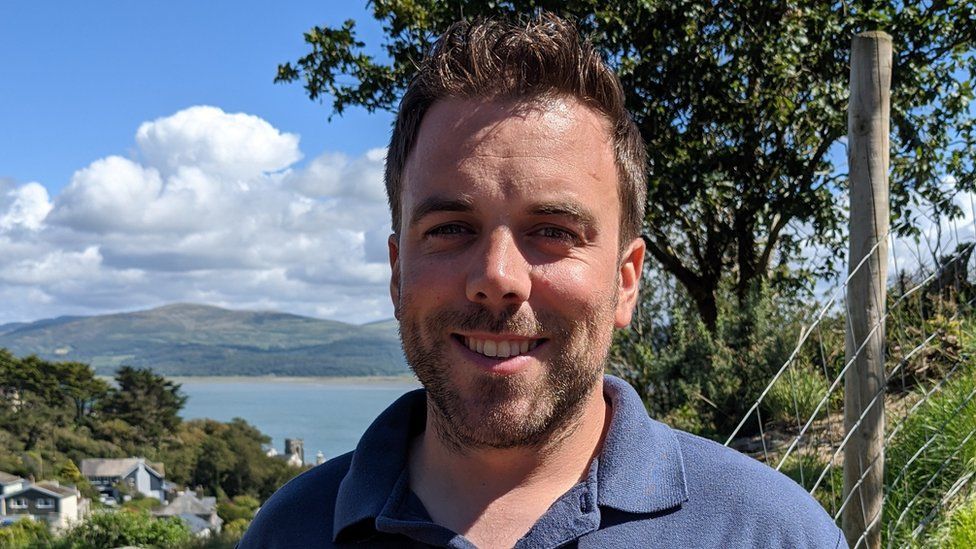 Aberdyfi: Mum's thanks as son saved during two beach rescues - BBC News