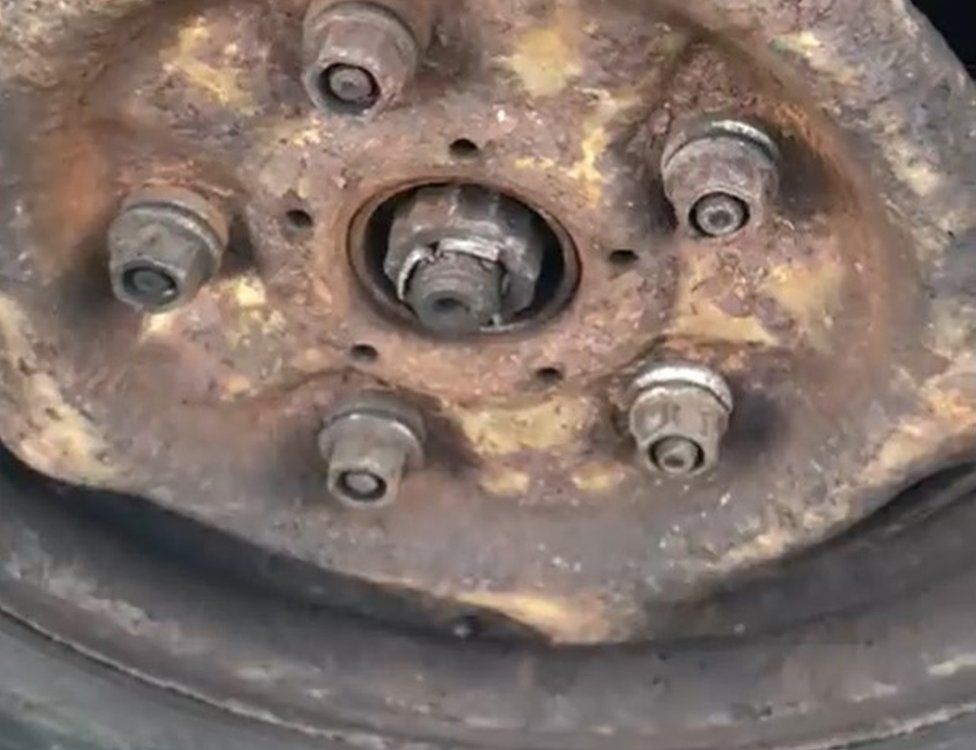 Northumbria Police find dangerous defects in car crackdown - BBC News