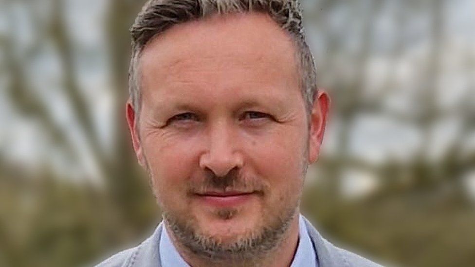 Irish News: Chris Sherrard to succeed Noel Doran as editor - BBC News