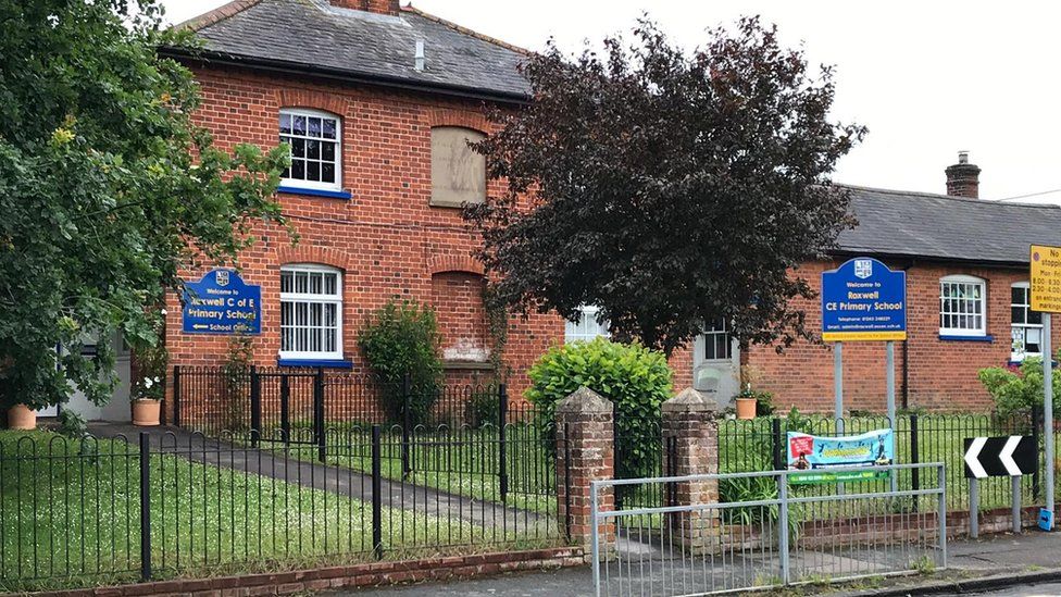 Chelmsford primary school flooded after roof lead theft - BBC News