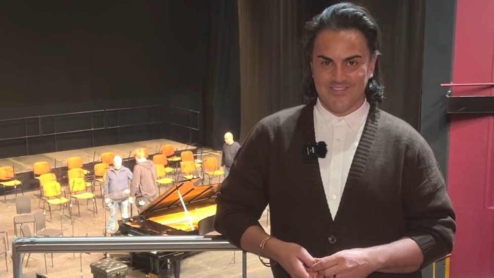 Ukraine National Orchestra completes UK tour in Norwich - BBC News