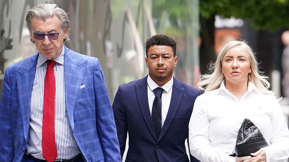 England international Lingard banned from driving - BBC News