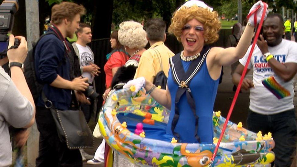 Thousands take to the streets for Glasgow's pride parade - BBC News