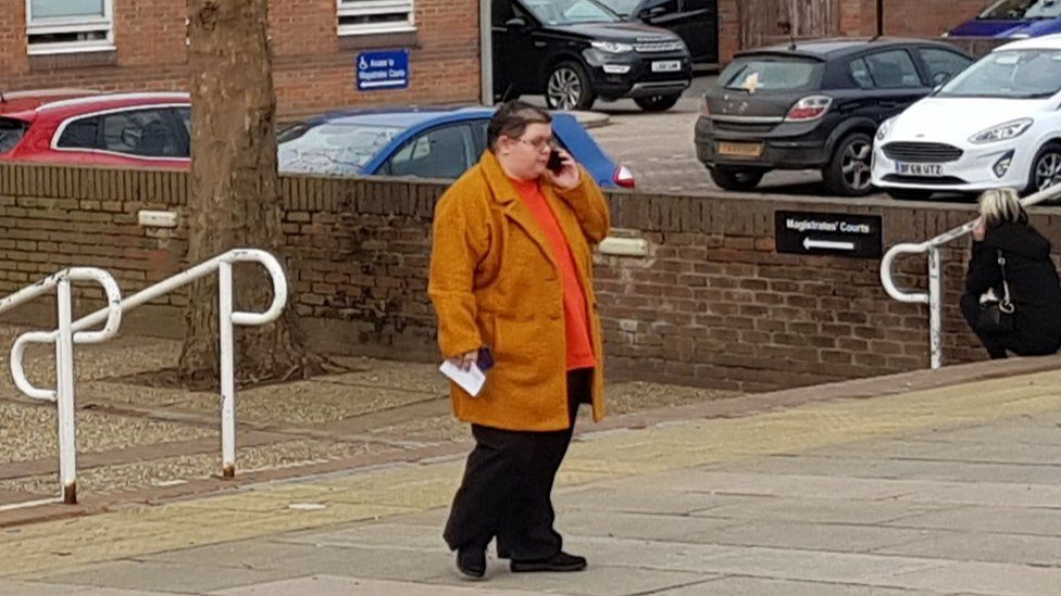 Diss carer Kelly Harris sentenced for theft from man, 94 - BBC News