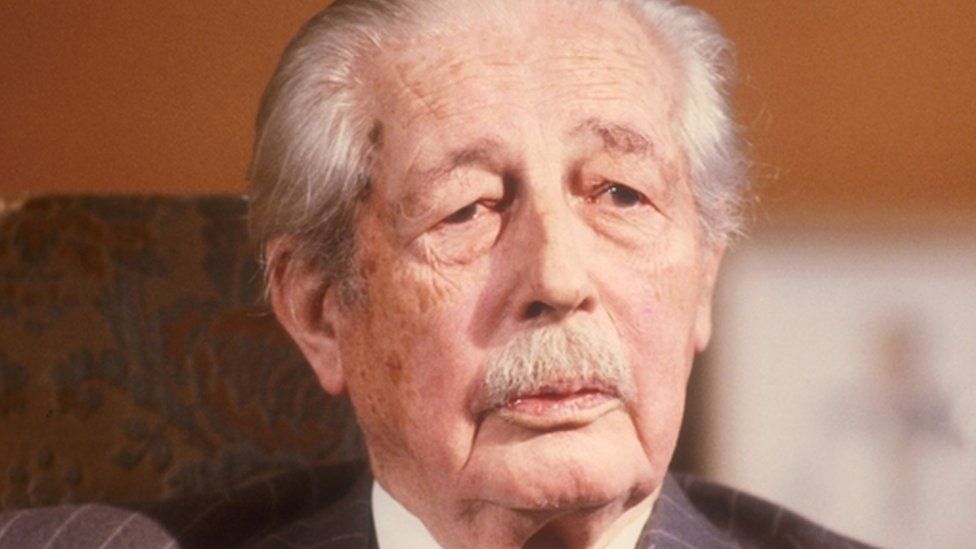 'Britannia fiver' and early Hull £10 note among star auction lots - BBC ...