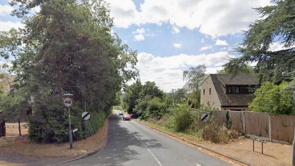 Skeletal human remains found in Rugby - BBC News