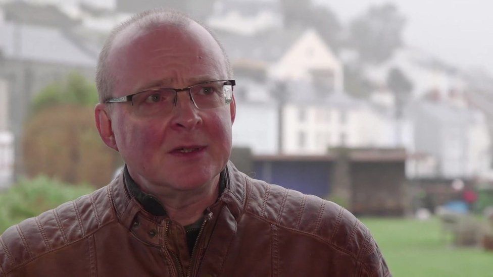 Twristiaeth: 'Mwy na 50% o fusnesau yn aros ar gau' - BBC Cymru Fyw