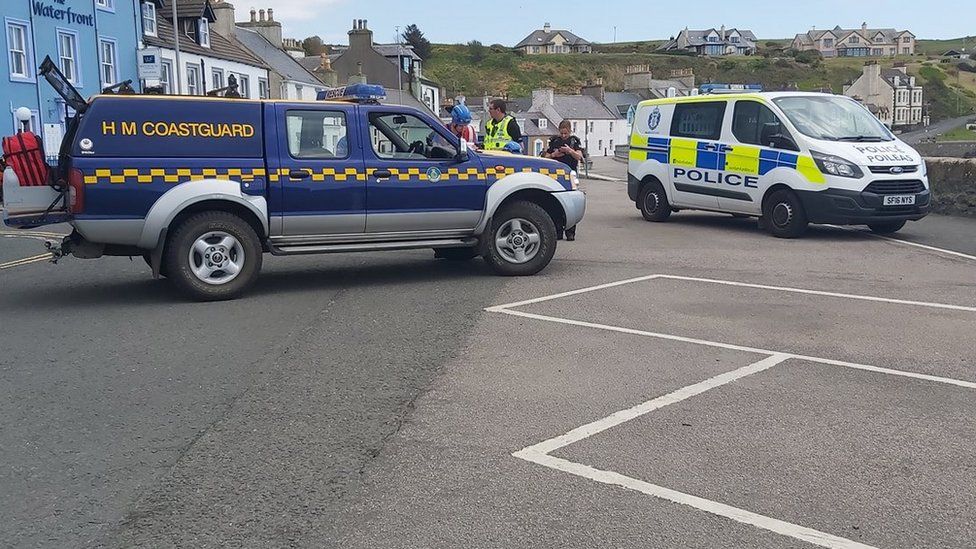 Controlled explosion after bomb experts called to Portpatrick - BBC News