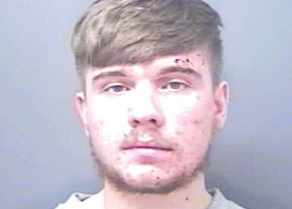 Goole man detained over teenage car crash deaths - BBC News