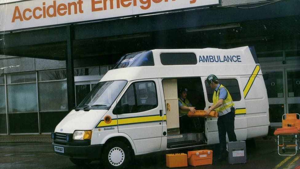 Scotland's first paramedic returns to help Covid response - BBC News