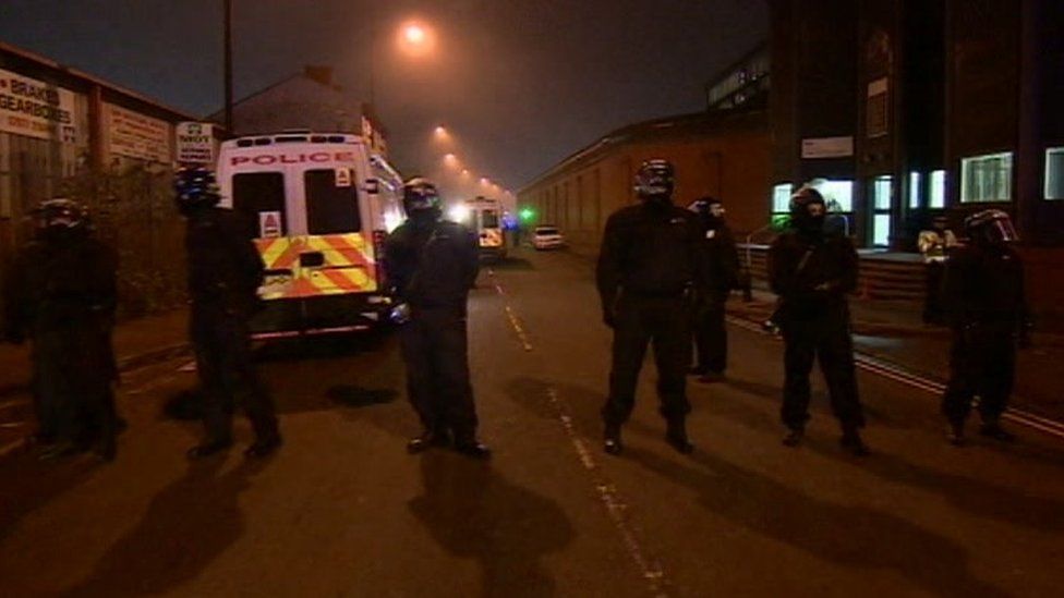 Swaleside Prison: Inmates take over part of jail - BBC News