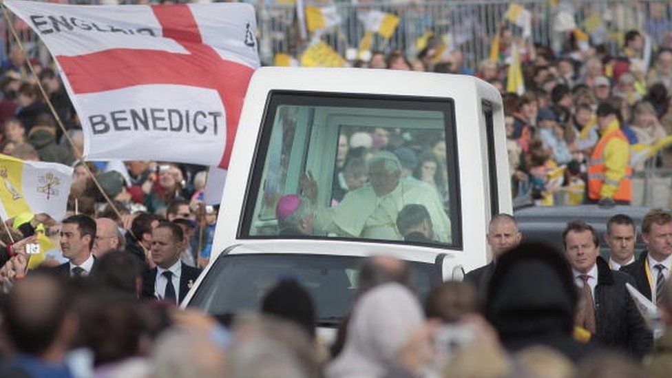 Memories of Pope Benedict's Mass to 50,000 in Birmingham - BBC News