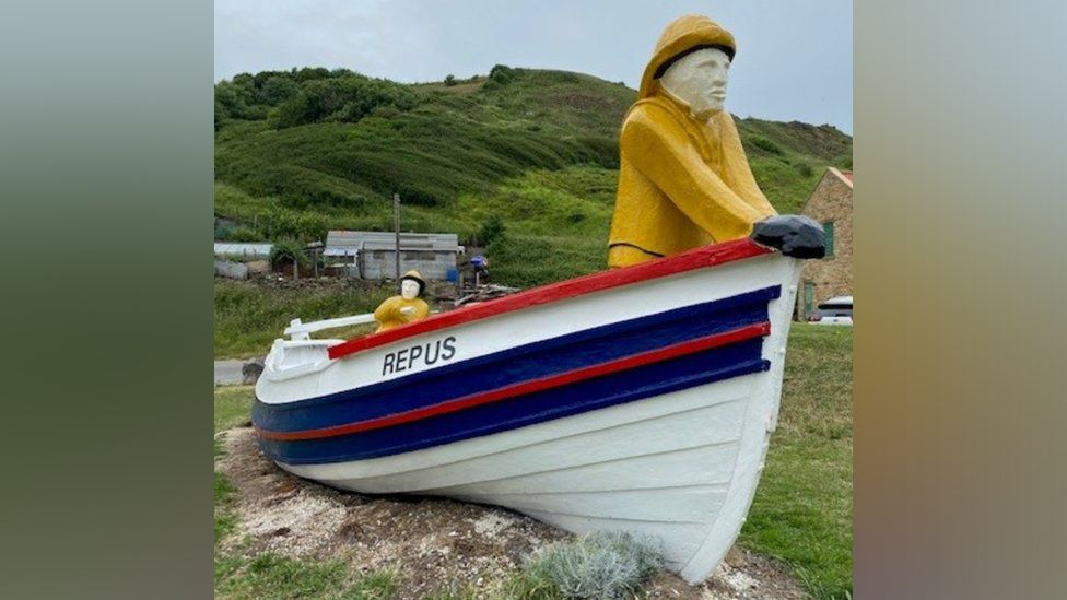 Skinningrove's fishing boat restored after years on beach - BBC News