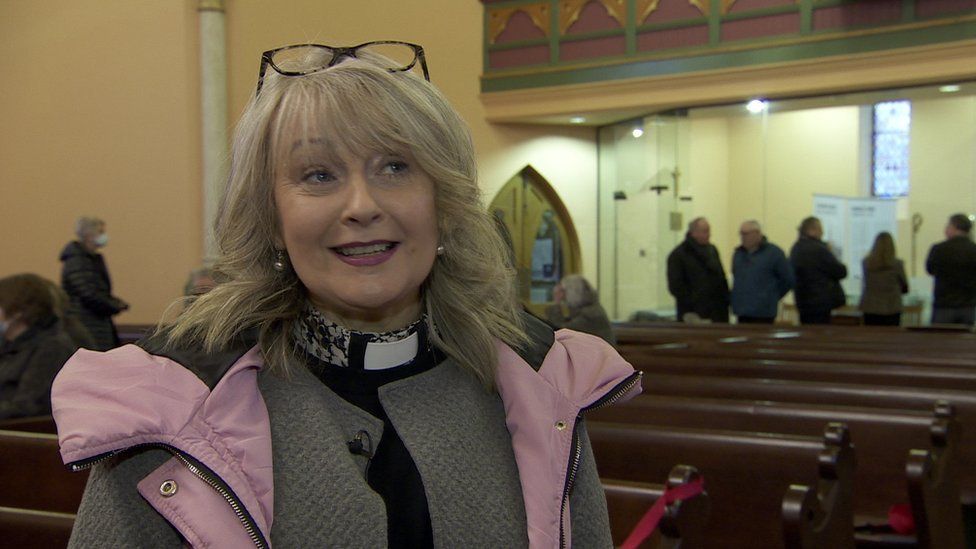 Shankill: Crozier's return marks Belfast church's 150th year - BBC News