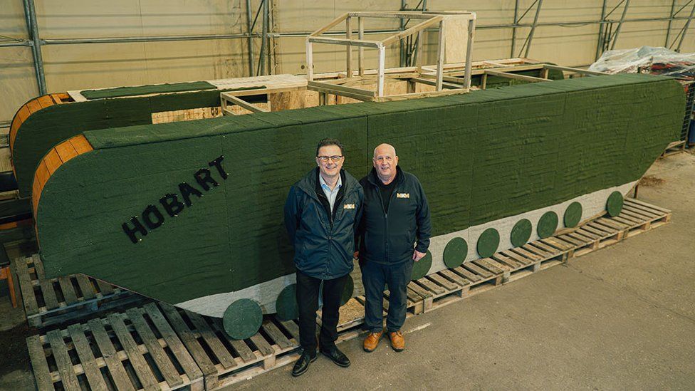 Ripon knitters create life-sized tank to mark D-Day - BBC News