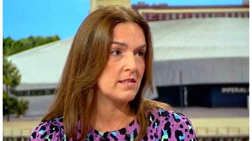 Co-op boss warns of shoplifting 'anarchy' - BBC News