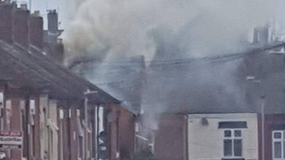 Burning house rescue: Two men injured in Leicester fire - BBC News