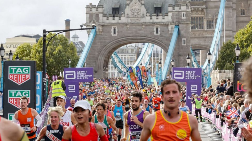 London Marathon: Spectators urged to avoid climate protesters - BBC News
