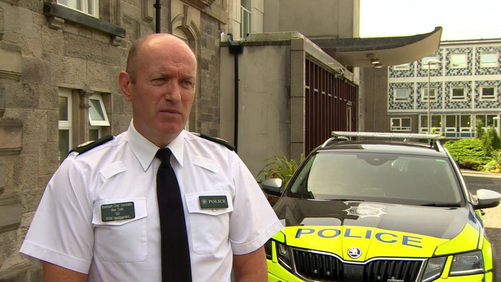 Coronavirus: Breaches at both unionist and nationalist funerals - BBC News