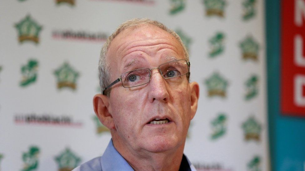 Bobby Storey: PSNI investigate 'hate motivated' banner - BBC News