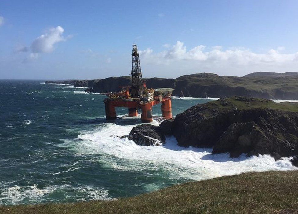 Salvage experts begin examining stricken Western Isles oil rig - BBC News