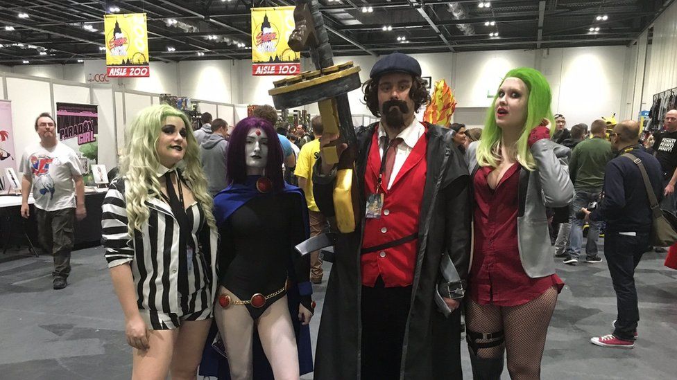 London Super Comic Convention: Hundreds of costumed comic-book ...