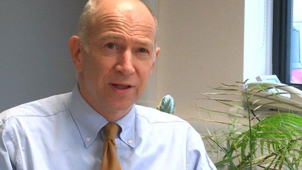 Exports from Wales rise above UK average - BBC News