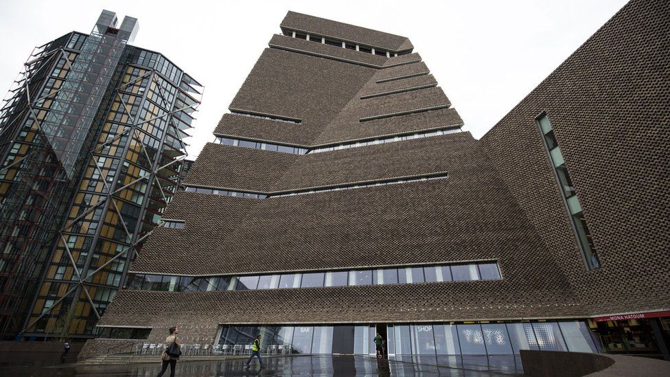 New Tate Modern attracts record visits - BBC News