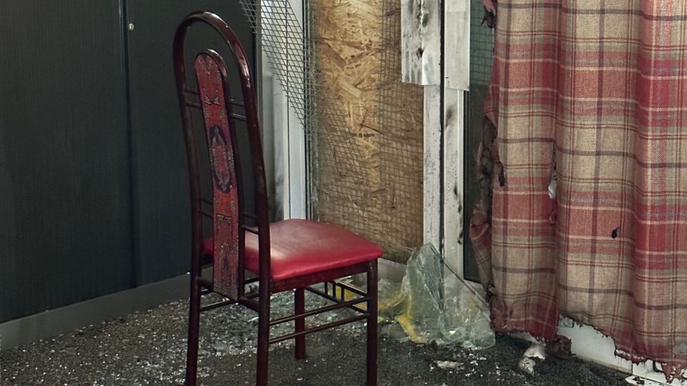 Worshippers flock to Harlow Mosque after arson attack - BBC News