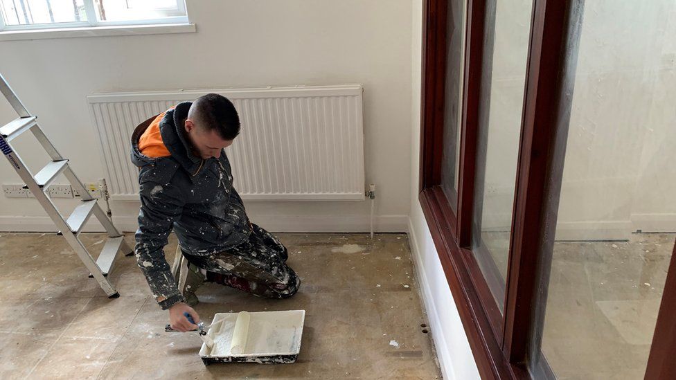 Canolfan newydd i elusen iechyd meddwl yn Llanelli - BBC Cymru Fyw