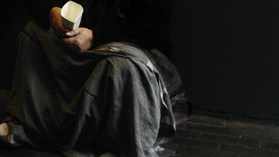 Order banning begging in Sheffield city centre considered - BBC News