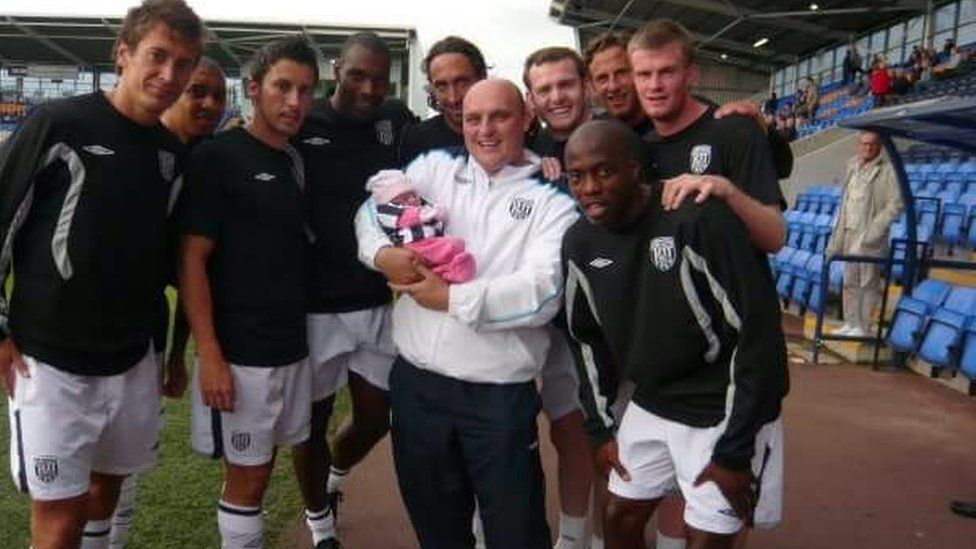 Tributes to West Bromwich Albion mascot Richard Eades - BBC News