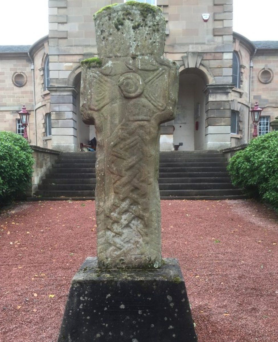 Artefacts from 'lost' medieval village found near M74 - BBC News