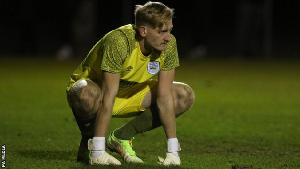 Ryan Schofield: Hibernain sign Huddersfield Town goalkeeper on loan ...