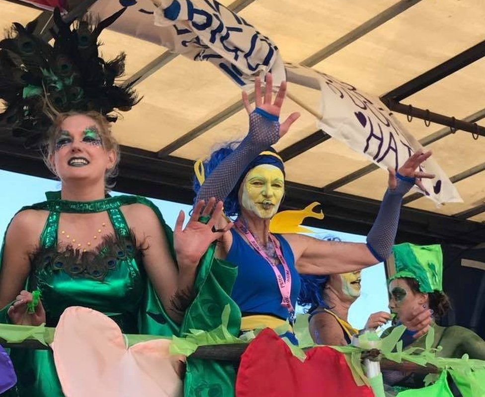 Brighton Pride: Thousands turn out to watch parade - BBC News