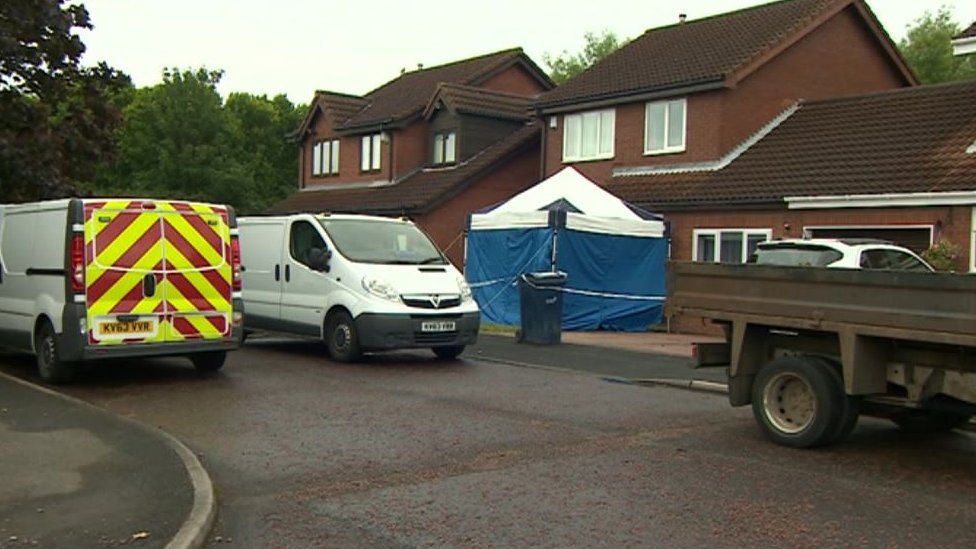 Julie Parkin death: Adam Parkin charged with murder - BBC News