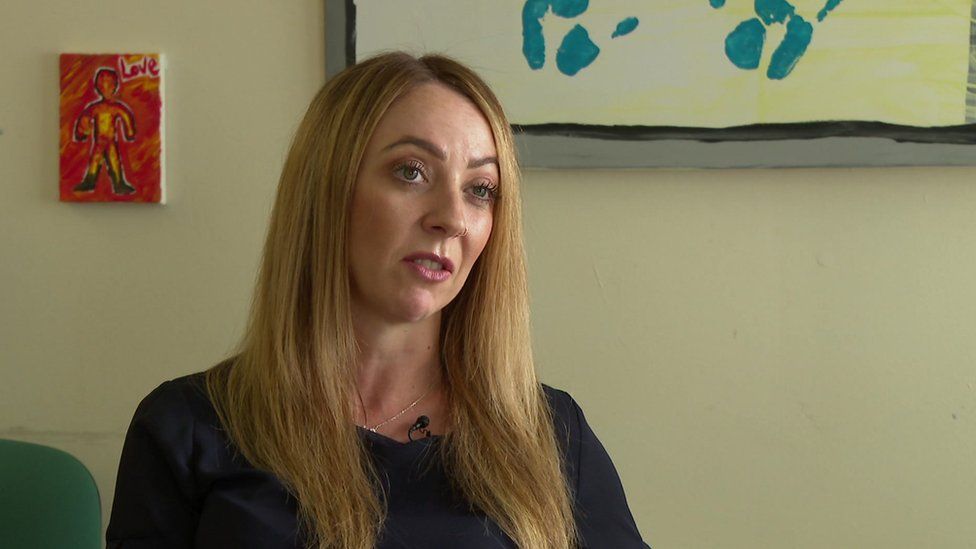 Pryder am ddiogelwch plant ar-lein dros wyliau'r haf - BBC Cymru Fyw