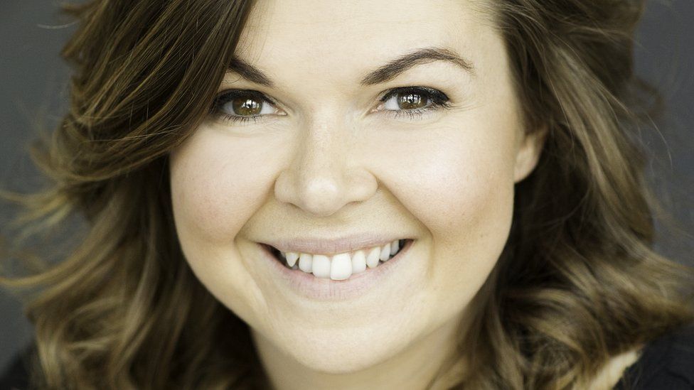 Cân i Gymru 2022: Pwy sydd yn cystadlu eleni - BBC Cymru Fyw